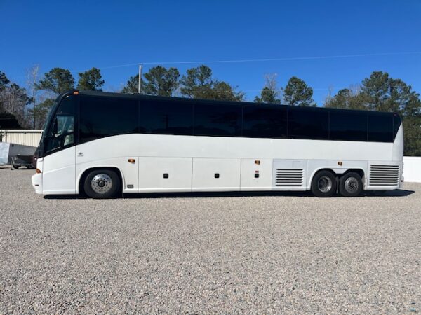 2004 MCI J4500 56 Passenger - TheBusMan